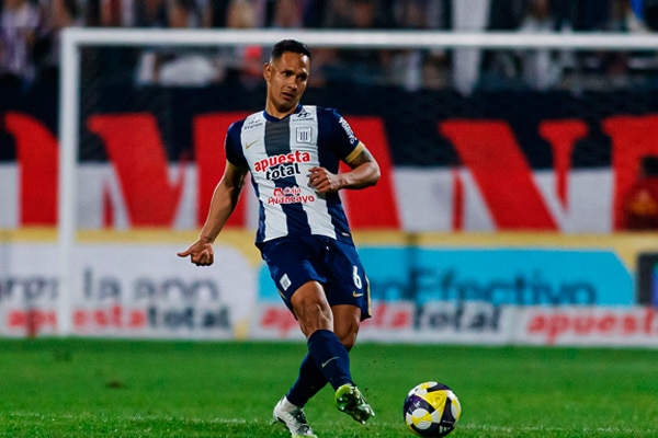 Renzo Garcés sorprendió con mensaje sobre su contrato y desató ...